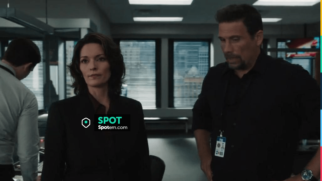 Theory Caris­sa Blaz­er worn by Isobel Castille (Alana de la Garza) as ...