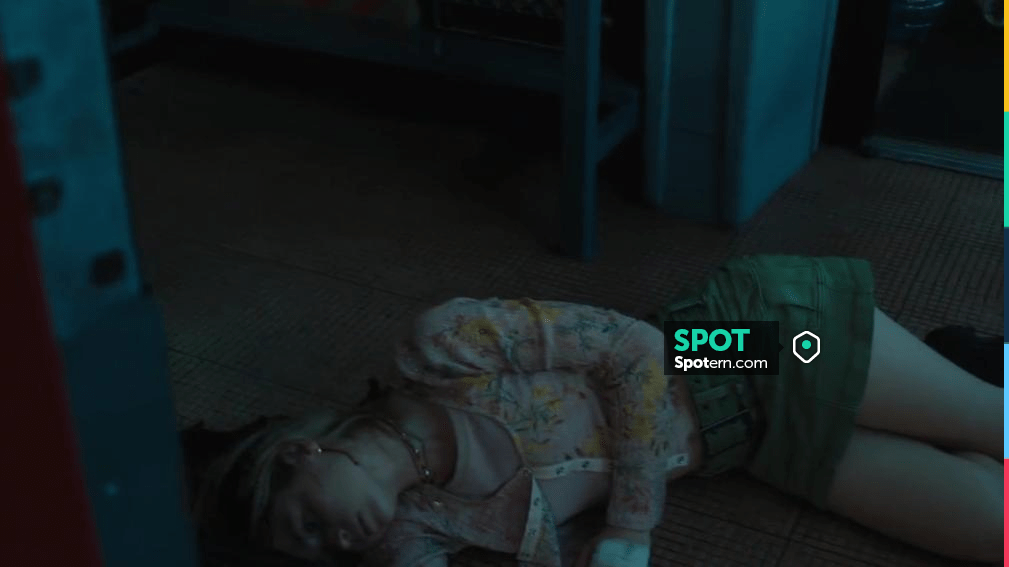 Mini-jupe cargo emblématique de la princesse Polly portée par Alyssa ...