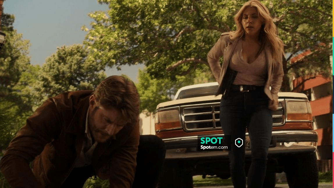 AG Jeans Farrah Jeans worn by Jenny Hoyt (Katheryn Winnick) as seen in ...