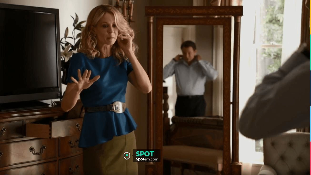 Hugo Boss Venova Falda usada por Emily Nash Gilchrist (Jenna Elfman ...