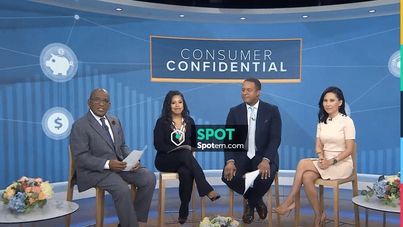 Pull Sandro avec décolleté rayé porté par Sheinelle Jones comme vu dans ...