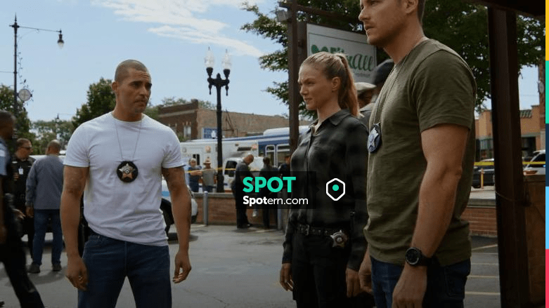 RAILS Milo Button Down usado por Hailey Upton (Tracy Spiridakos) como ...