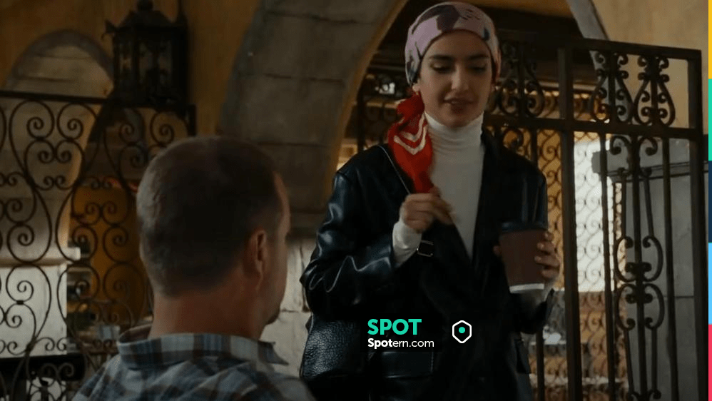 Aqua x Maeve Reilly Faux Leather Blaz­er worn by Special Agent Fatima ...