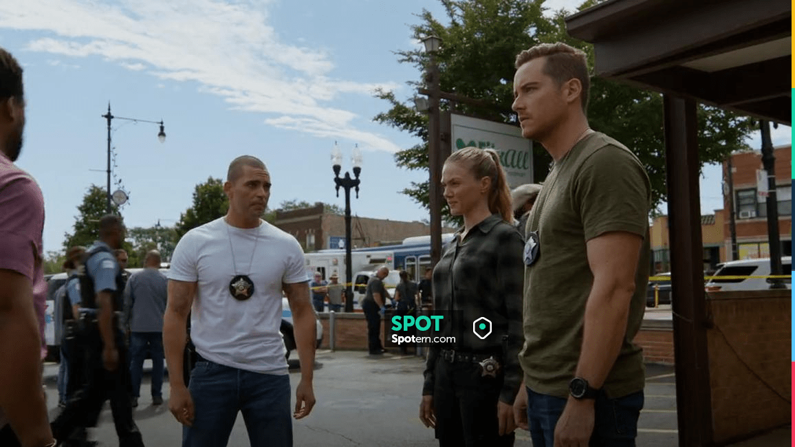 Rails Milo Button Down porté par Hailey Upton (Tracy Spiridakos) vu ...