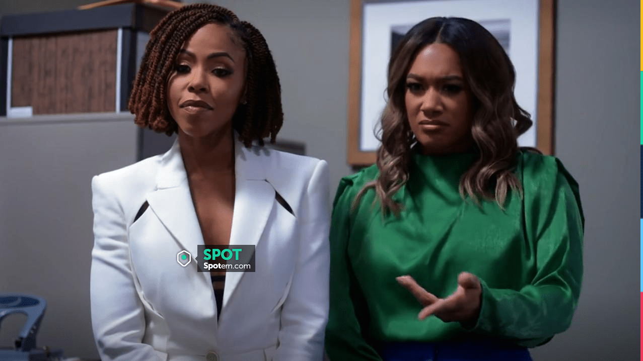 Alexander McQueen Crepe Cutout Blazer Jacket porté par Andrea 'Andi ...