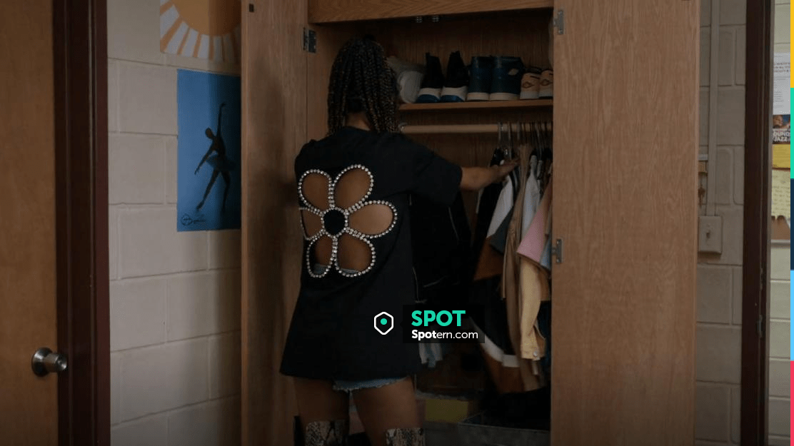 Area Crystal Daisy Cutout Relaxed T Shirt worn by Keisha McCalla (Netta ...