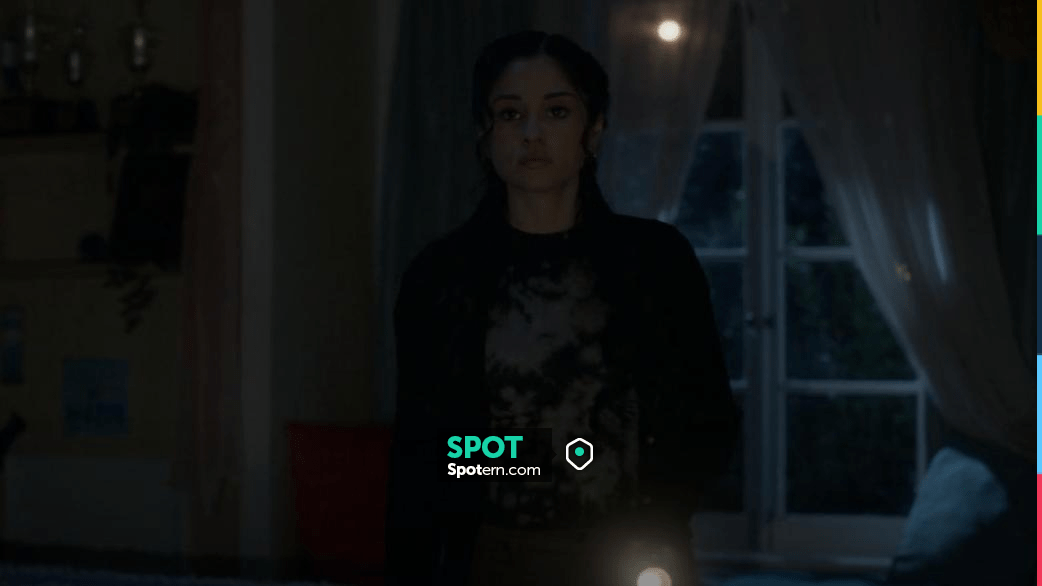 BDG Katie Seamed Baby Tee worn by Yolanda Montez (Yvette Monreal) as ...