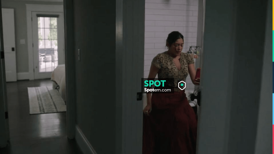 Pilcro Spliced-Neck Tee worn by Padma Devi (Aneesha Joshi) as seen in ...