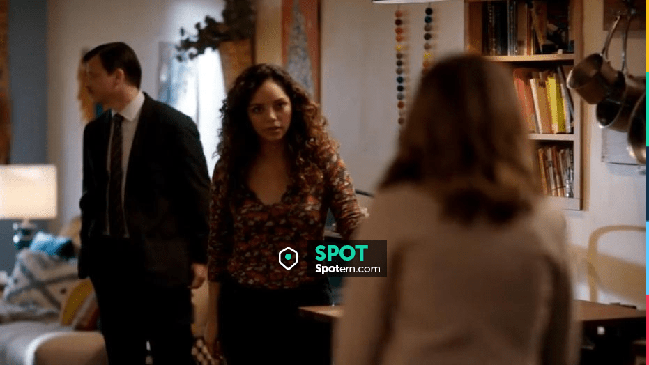 Free People Cia­ra Print­ed Long Sleeve Lay­er­ing Top worn by Officer Brandy Quinlan (Olivia ...