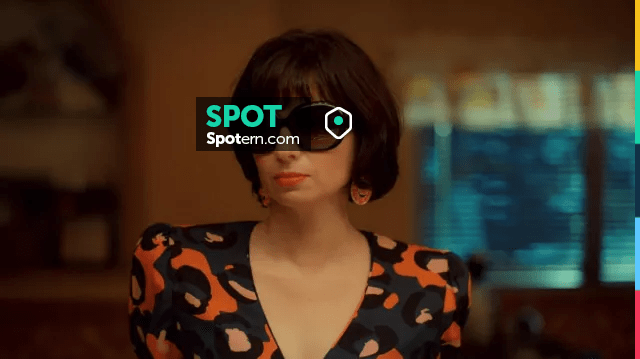 Ray-Ban oversize sunglasses worn by Stacey (Kate Micucci) as seen in ...