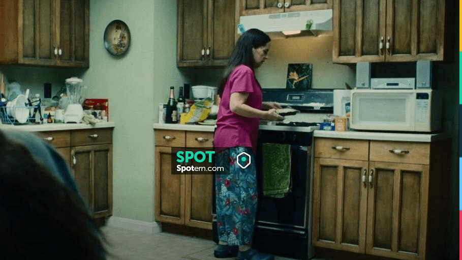 Secret Treasures Loli­ta 2 Piece Knit Pa­ja­ma worn by Laurie (Martha Kelly) as seen in Euphoria ...