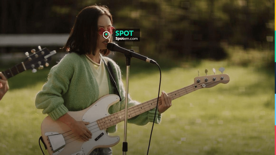 Blue Crown On Tilt Metal Diamond Sunglasses worn by Eleanor Bennett ...