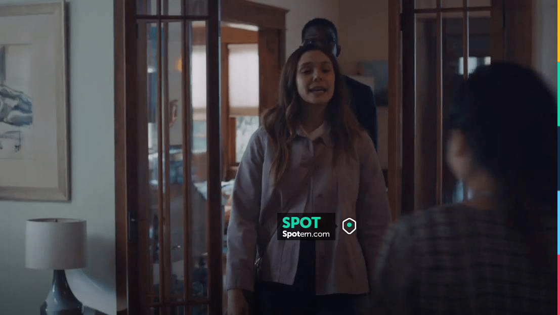 Veste Madewell Warren portée par Leigh Shaw (Elizabeth Olsen) dans ...