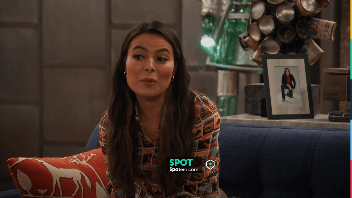 Alice + Olivia Postcard Shirt worn by Carly Shay (Miranda Cosgrove) as ...