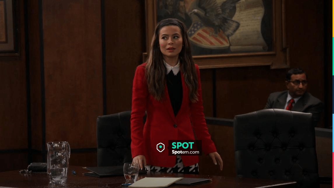 Zara Basic Blazer worn by Carly Shay (Miranda Cosgrove) as seen in ...