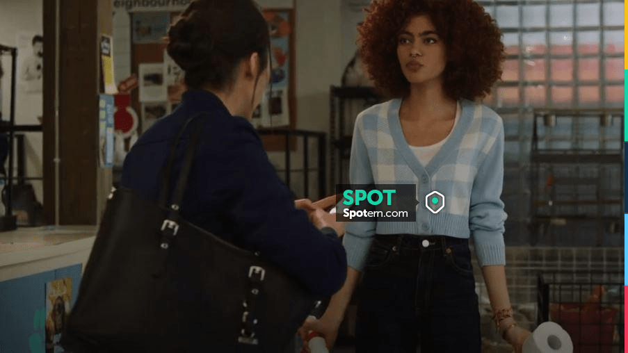 H&M Crop Cardi­gan worn by Tonya (Leah Doz) as seen in Strays (S02E08 ...