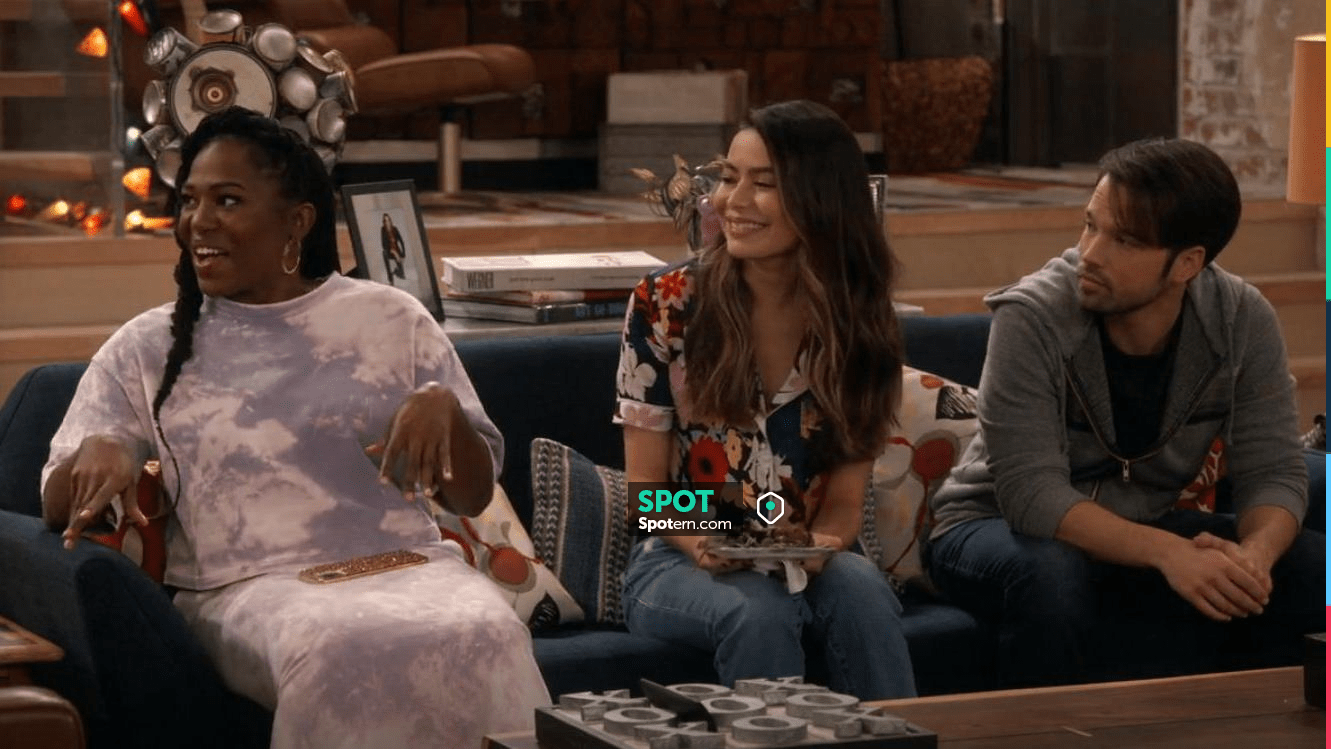 Alice + Olivia Ramona Piped Button Down worn by Carly Shay (Miranda ...