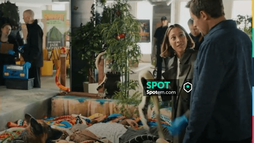 Nili Lotan Belt­ed Trench-Coat worn by Sarah Truong (Mayko Nguyen) as ...