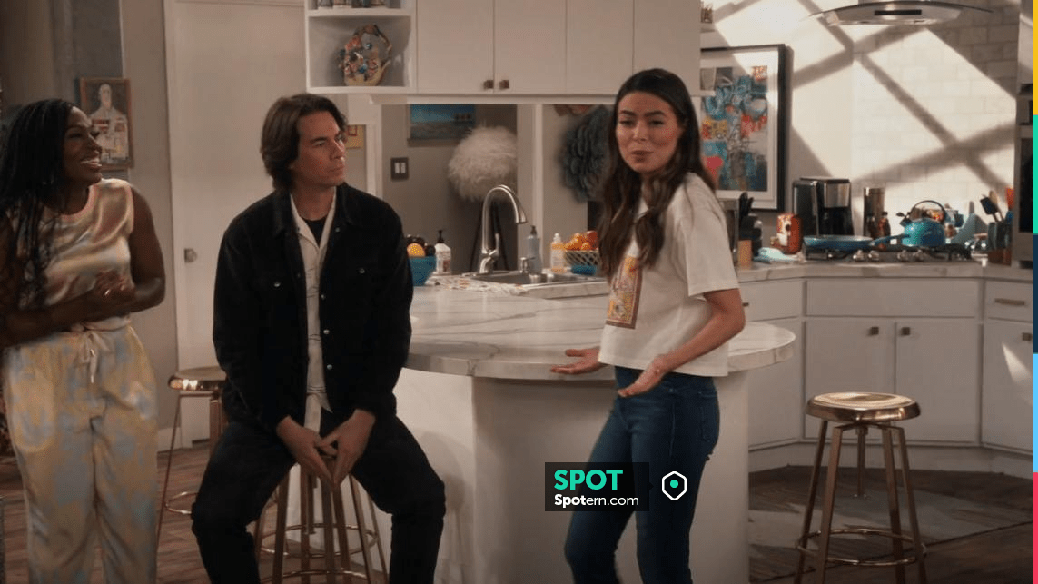 Mother The Hustler Ankle Fray Jeans worn by Carly Shay (Miranda Cosgrove) as seen in iCarly ...