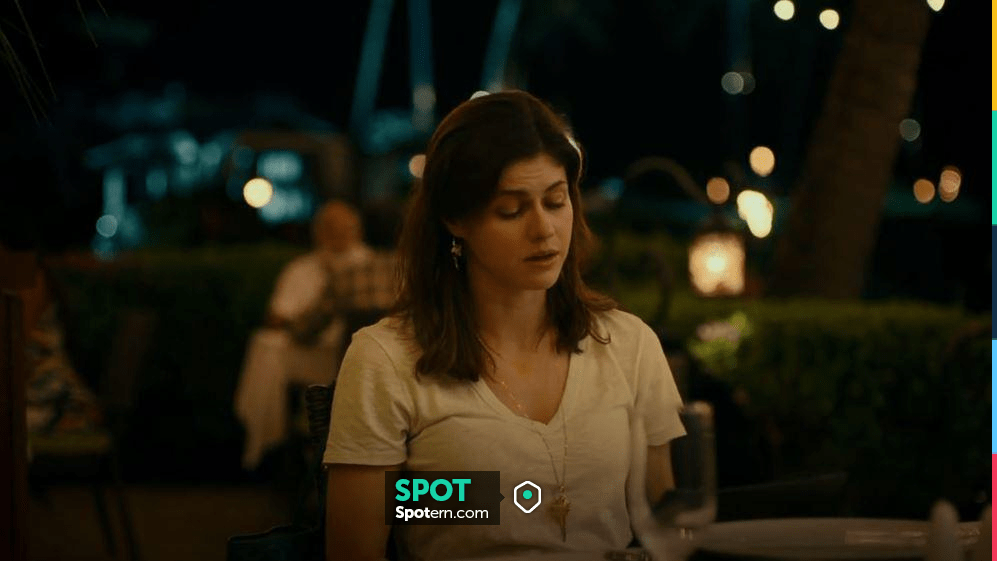 Rag & Bone The Slub Vee worn by Rachel Patton (Alexandra Daddario) as ...