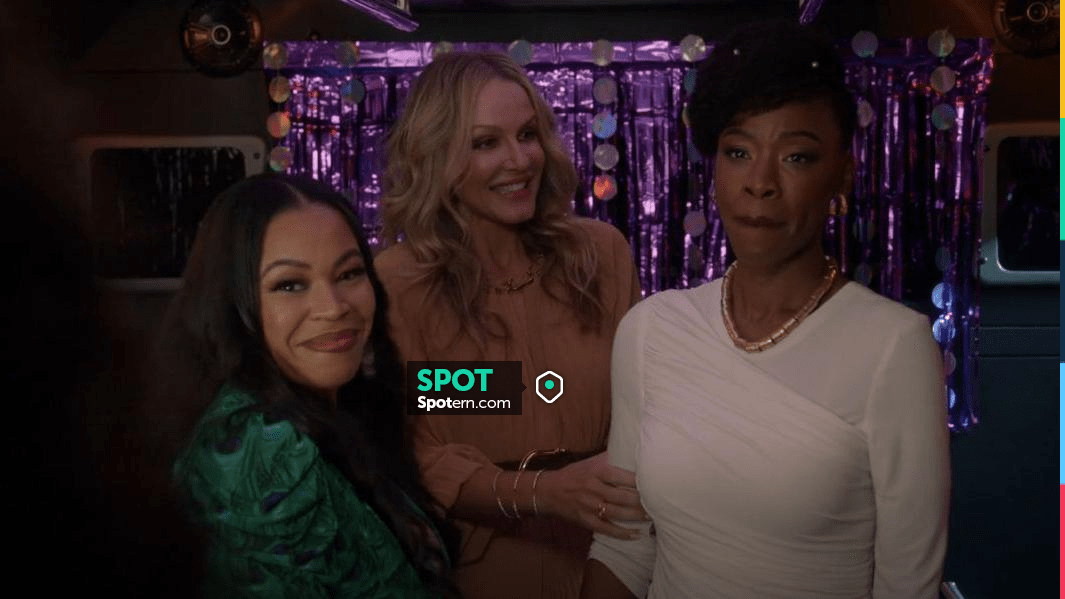 Zimmermann Sun­ray Pleat­ed Dress worn by Laura Fine-Baker (Monet Mazur ...