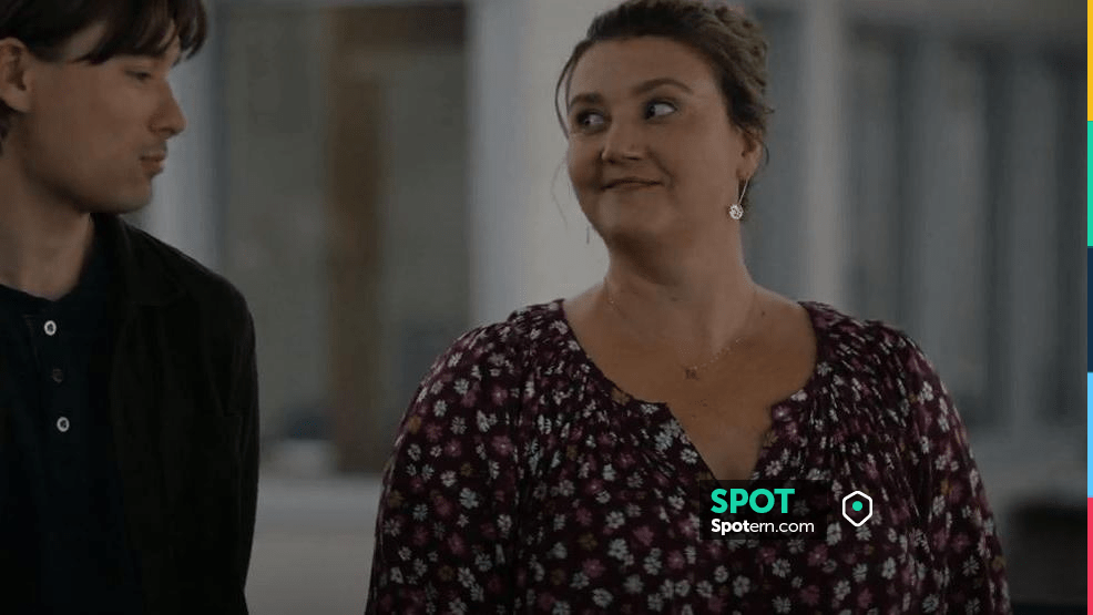 Gap Split­neck Top worn by Claire Muncy (Meredith Holzman) as seen in ...