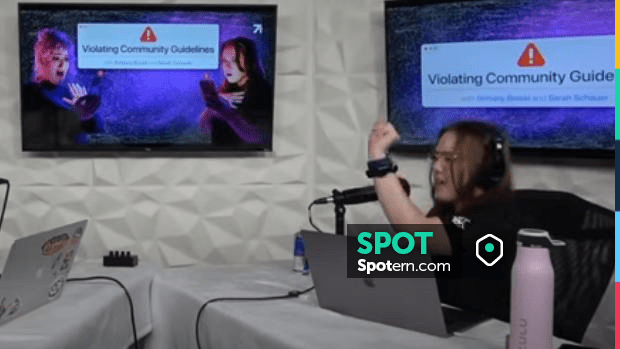 Jordan Flight Essentials Camiseta gráfica usada por Sarah Schauer como se ve en Violating ...