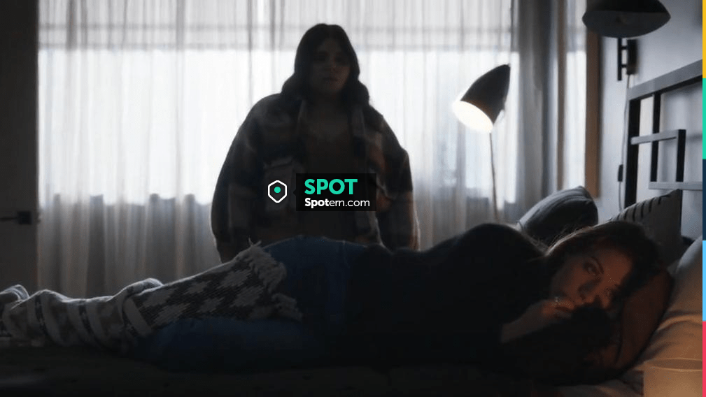 Zara Plaid Shacket worn by Jessica 'Jess' Damon (Brooke Markham) as ...