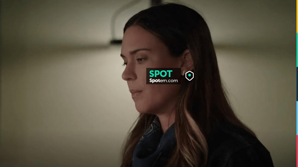 Pernos Gorjana Taner Bar usados por Geri Broussard (Odette Annable ...