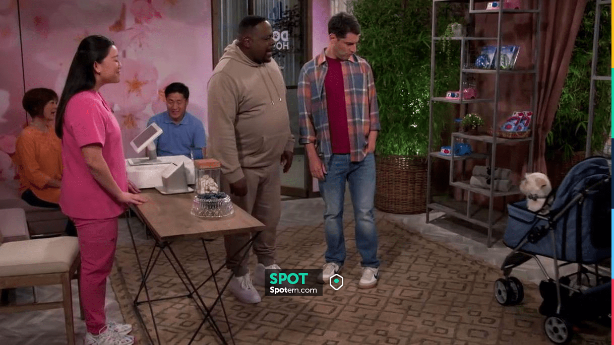 Nike Kill­shot 2 Leather Sneak­ers worn by Dave Johnson (Max Greenfield ...