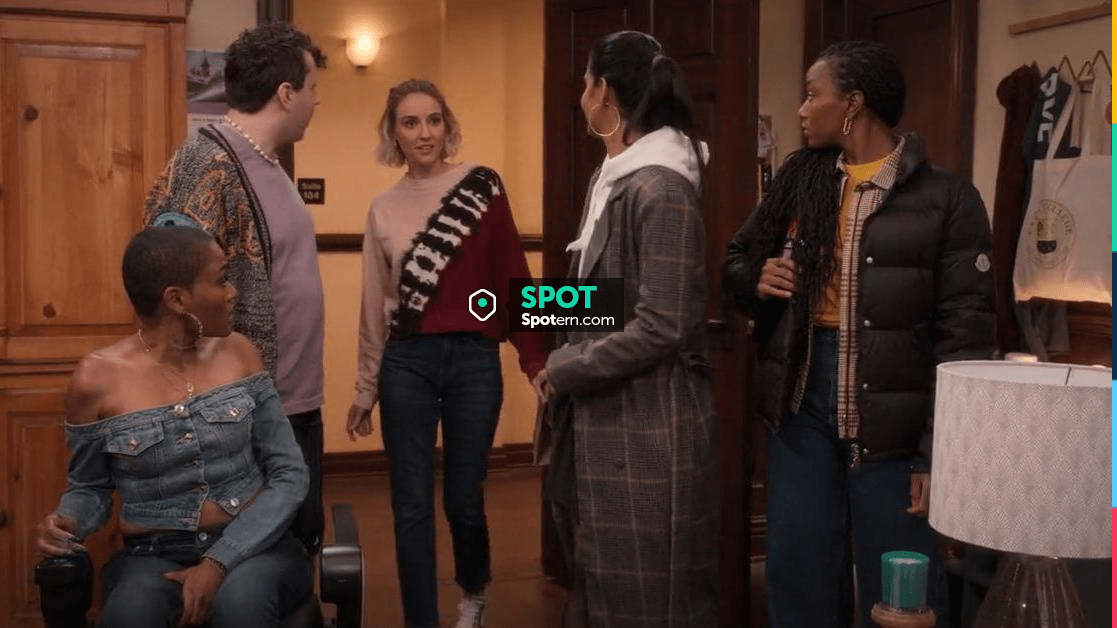 Sudadera eléctrica y rosa Ronan usada por Carla (Isabella Roland) como ...