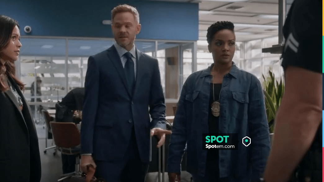 Michael Stars Whitney Shacket usado por Nyla Harper (Mekia Cox) como se ...