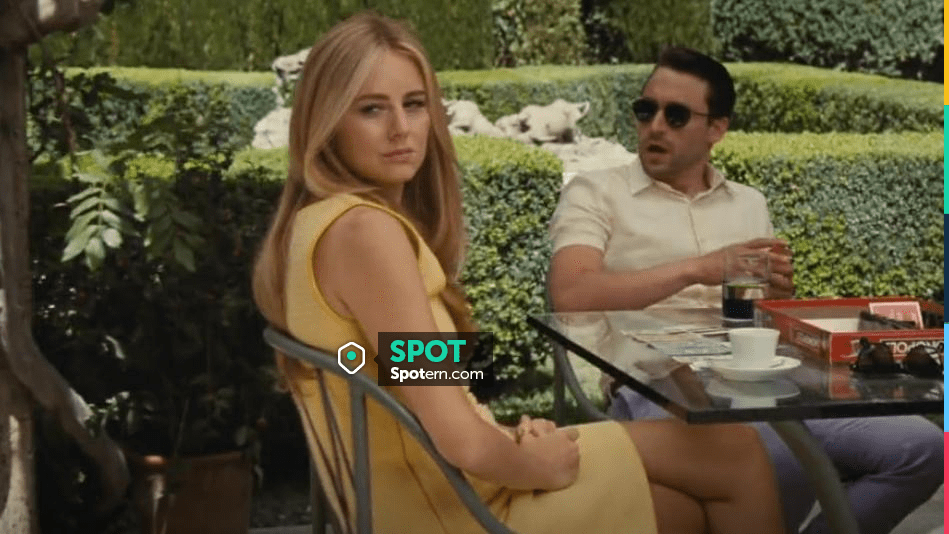 Sandro Cannelle Robe portée par Willa Ferreyra (Justine Lupe) vue dans ...