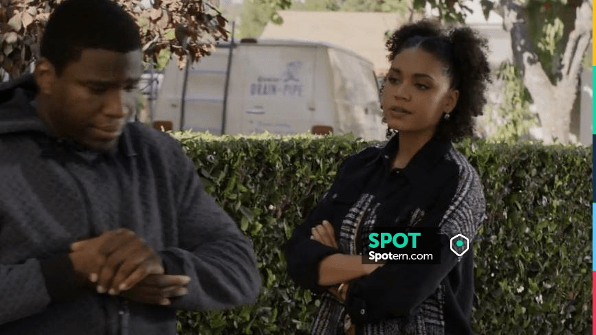 Zara Con­trast­ing Den­im Jack­et worn by Victoria Hughes (Barrett Doss ...