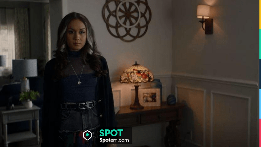 Jupe Zowie Diesel Altered portée par Cindy Burman (Meg DeLacy) vue dans ...