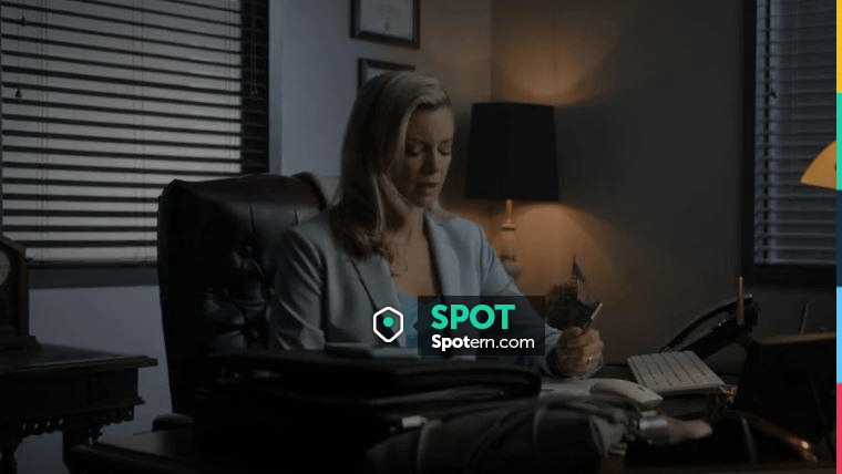 Theory Caris­sa Blaz­er worn by Barbara Whitmore (Amy Smart) as seen in ...