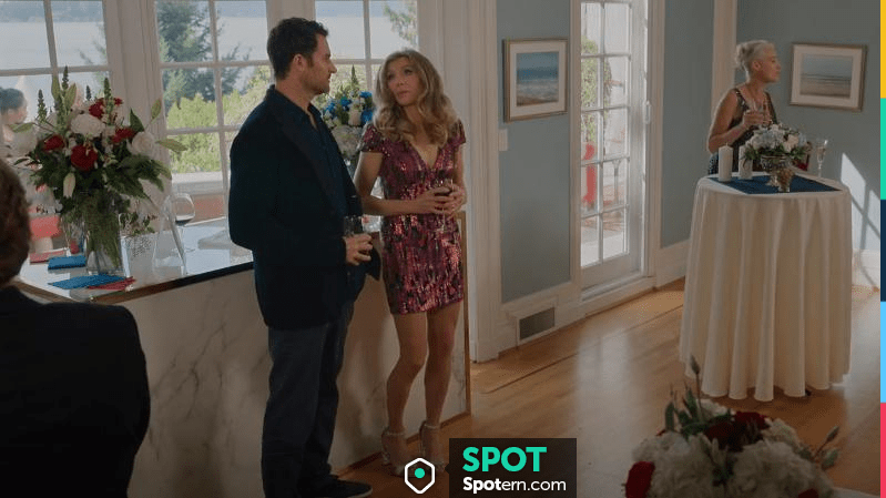 Steve Madden Carrson-R Crystal worn by Kate Mularkey (Sarah Chalke) as ...