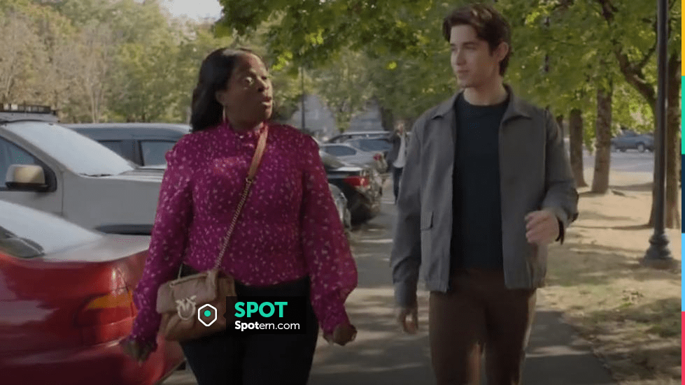 Pinko Love­bird Quilt­ed Shoul­der Bag worn by Jordan Allen (Bria ...