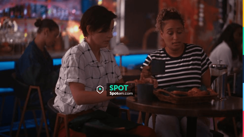 Nikki Chasin Dy­lan Shirt worn by Sarah Finley (Jacqueline Toboni) as ...