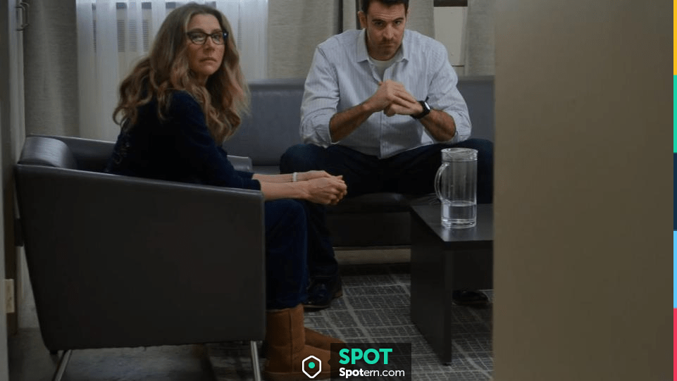 Ugg Classic Short II Boot worn by Kate Mularkey (Sarah Chalke) as seen ...