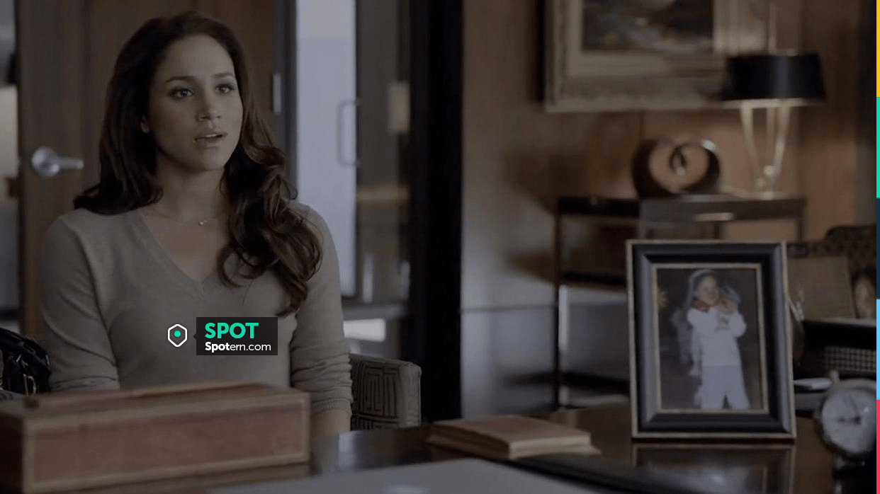 Vince V-neck Weekender Sweater porté par Meghan Markle vu dans Harry ...