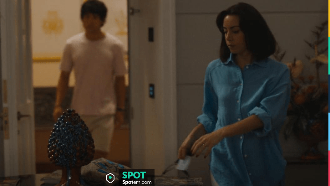 Loewe Flamenco Bag worn by Harper Spiller (Aubrey Plaza) as seen in The ...