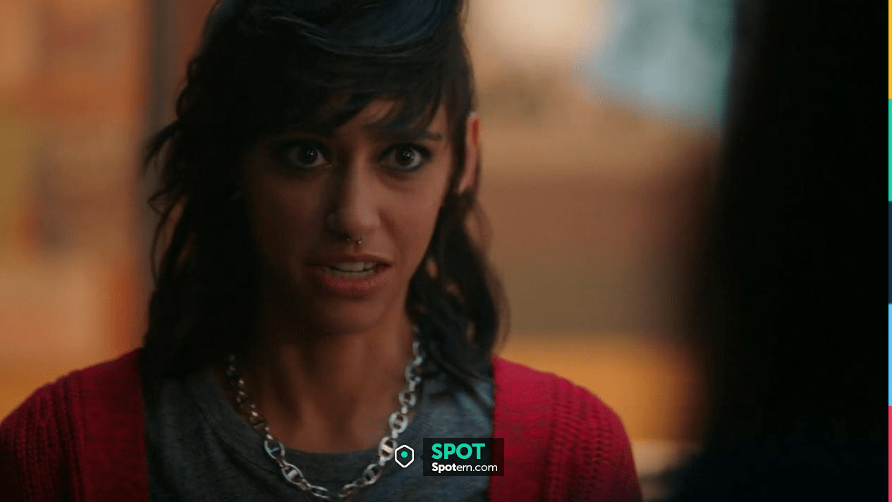 Asos Design Neck­lace in Lock Link Chain worn by Finch Tarrayo ...