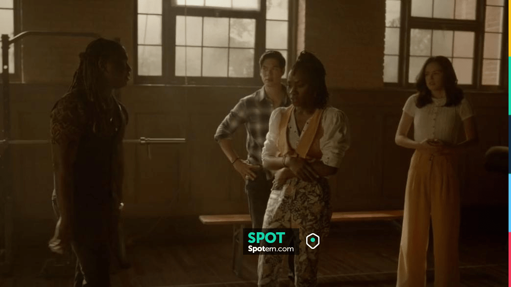 Mother Springy Ankle Jeans worn by Cleo Sowande (Omono Okojie) as seen ...