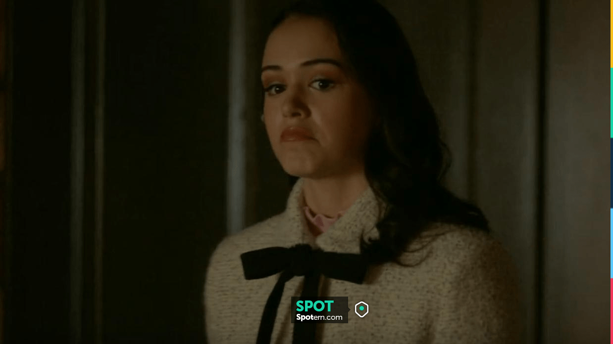 Ma­je Vad­ka Jack­et worn by Josie Saltzman (Kaylee Bryant) as seen in ...