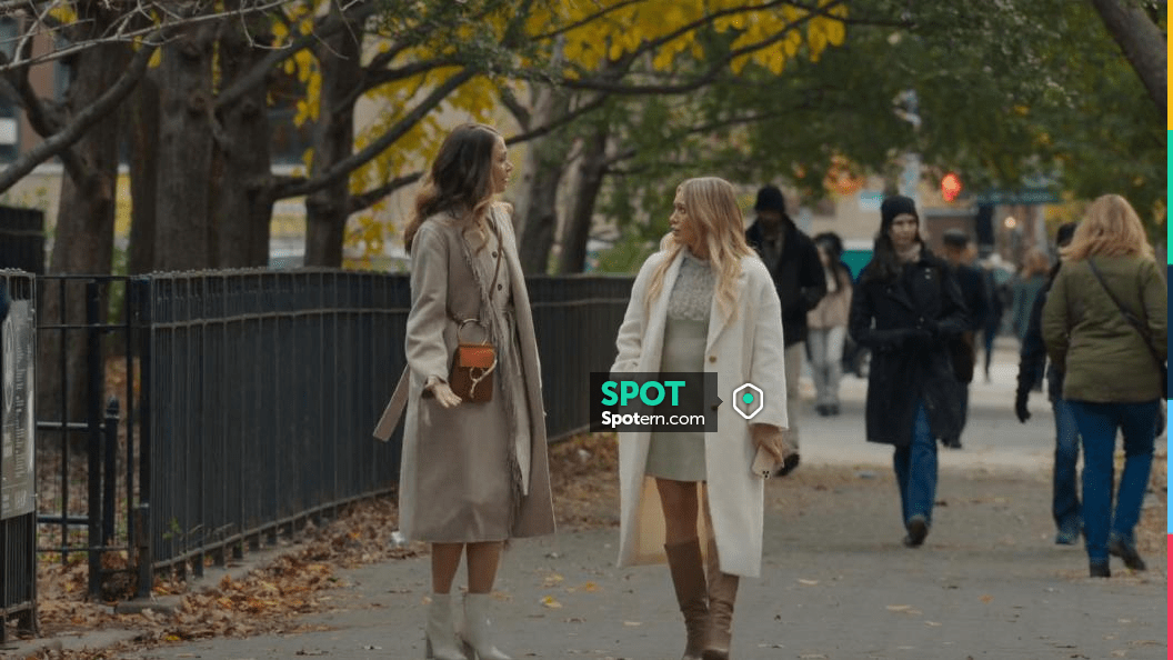 Manteau texturé Zara porté par Kelsey Peters (Hilary Duff) vu dans ...