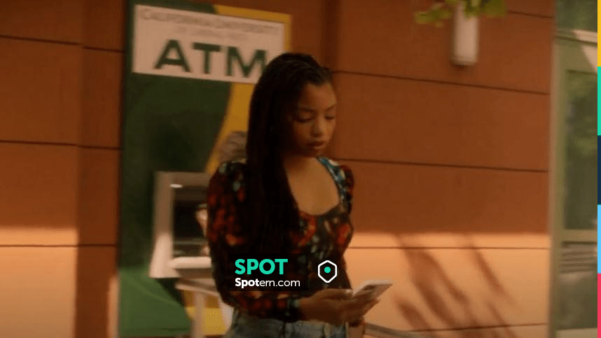 Guess Rachel Sweetheart Neck Top usado por Jazz Forster (Chloe Bailey ...