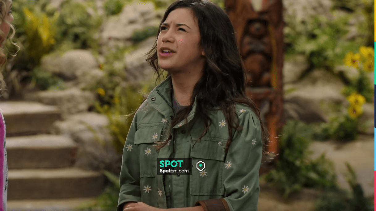 Gap Kids Utility Jacket worn by Gwen (Scarlett Estevez) as seen in BUNK ...