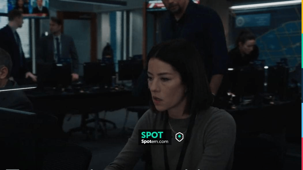 Madewell Paperclip Chain Necklace worn by Analyst Elise Taylor (Vedette ...