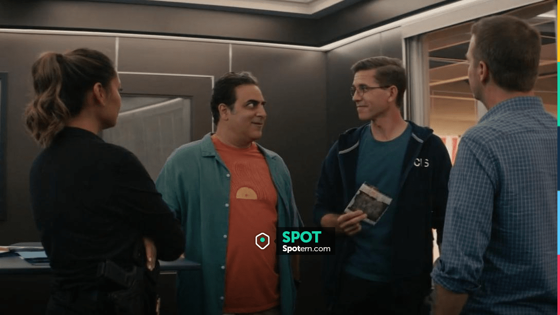 T-shirt Goodfellow Orange Sunshine porté par Ernie Malik (Jason Antoon ...